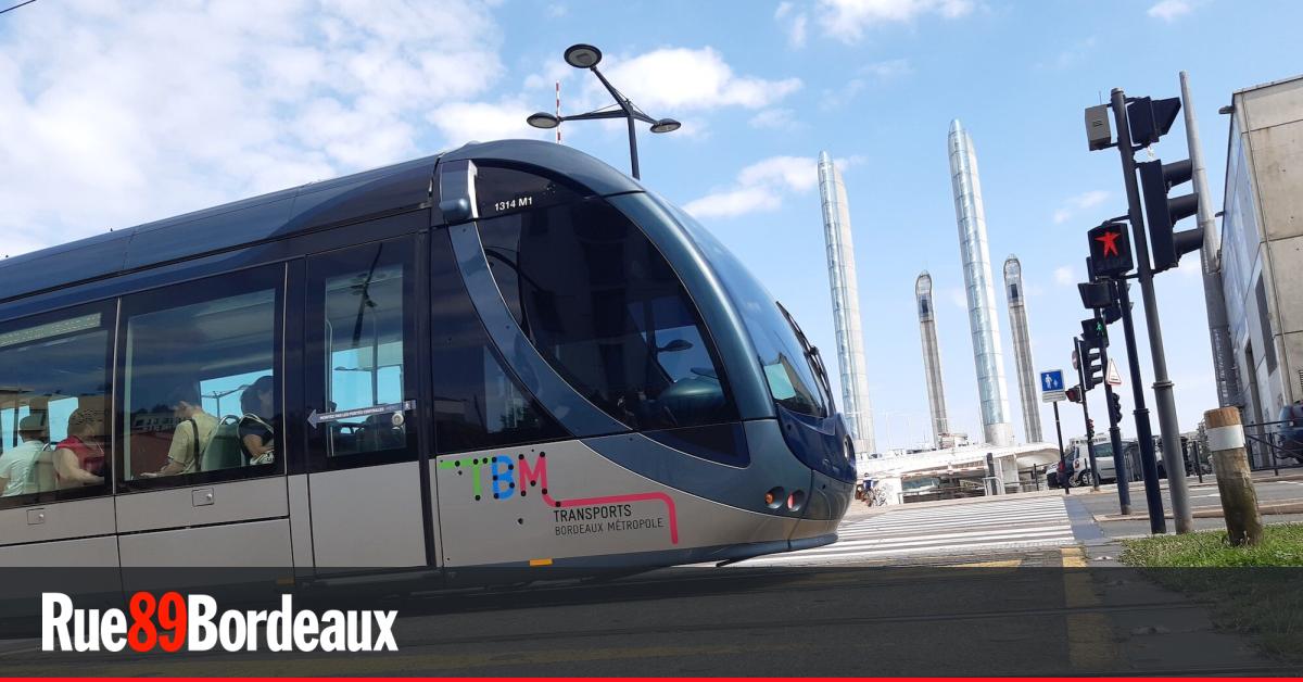 Ils se lèvent tous pour la traversée en tramway du pont Chaban-Delmas de Bordeaux