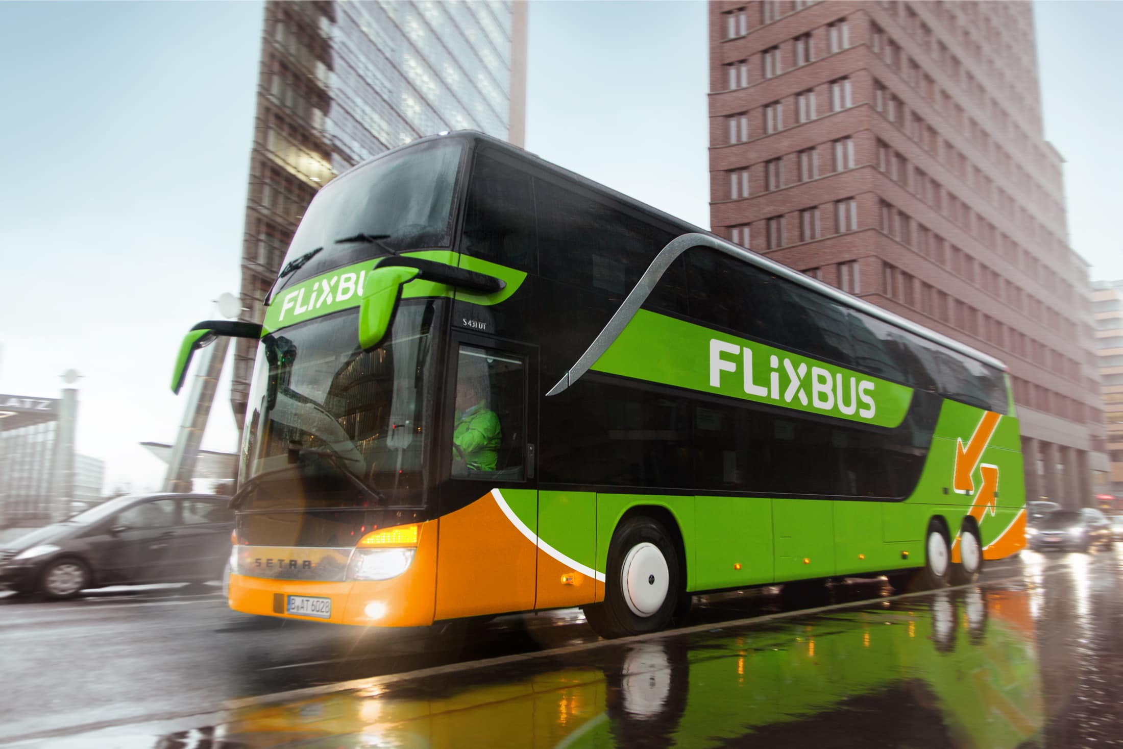 flixbus-on-the-road-free-for-editorial-purposes - Rue89 Bordeaux